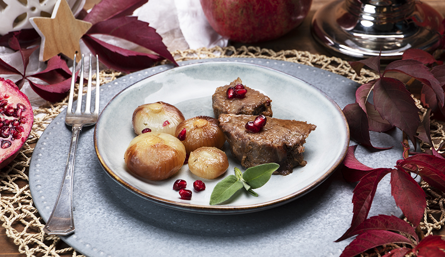 In cucina col Vitello | Guancia brasata al Barolo con cipolline e melograno