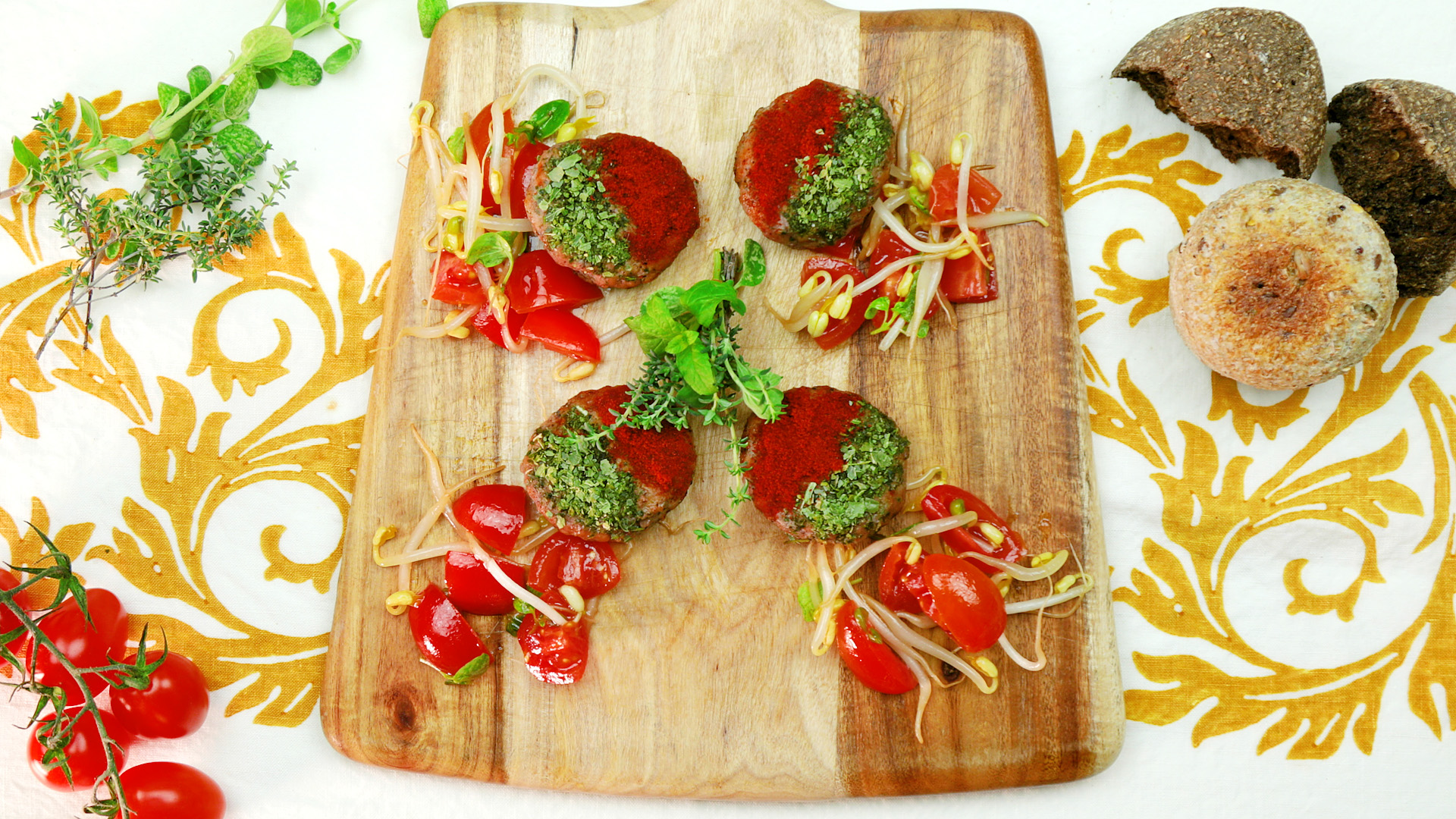 In cucina col Vitello | Mini hamburger colorati con pomodorini e ...